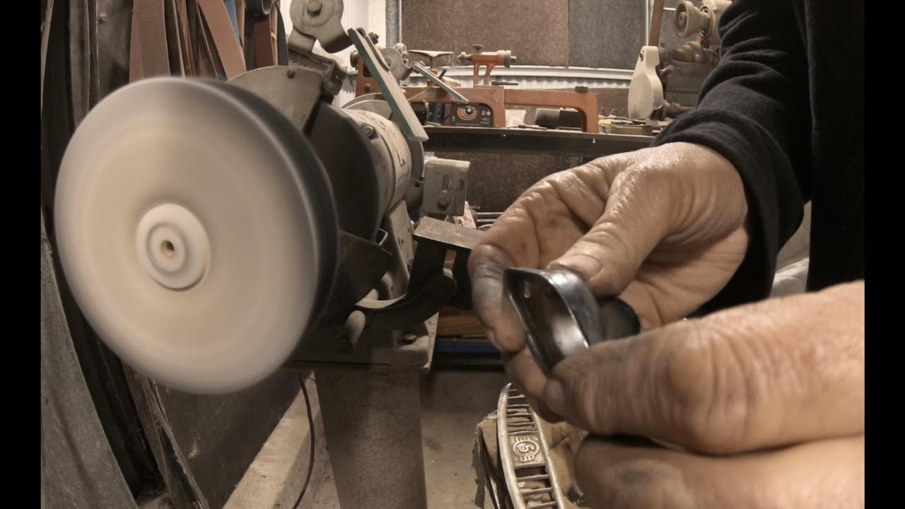 Devil Dart VOLG 34 restoring the number plate light holders - YouTube