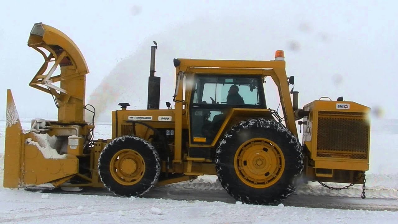 SMI SNOWMASTER 4X4 TRACTOR BLOWER - YouTube