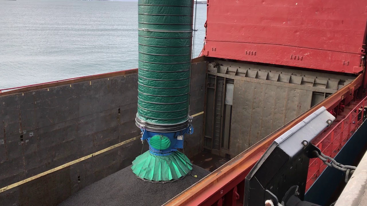 Cleveland Cascades Chute loading Pet Coke at an average of 400thp - YouTube