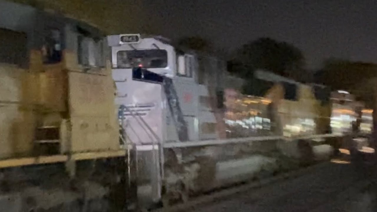 UP 1943 trails on NS 25Q! - YouTube