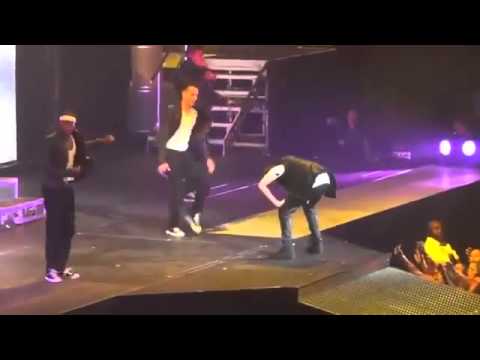 Justin Bieber vomits / pukes / throws up on stage video - YouTube