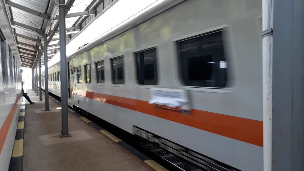 Lokomotif CC 201 109 Kereta 136 Darmawangsa - YouTube