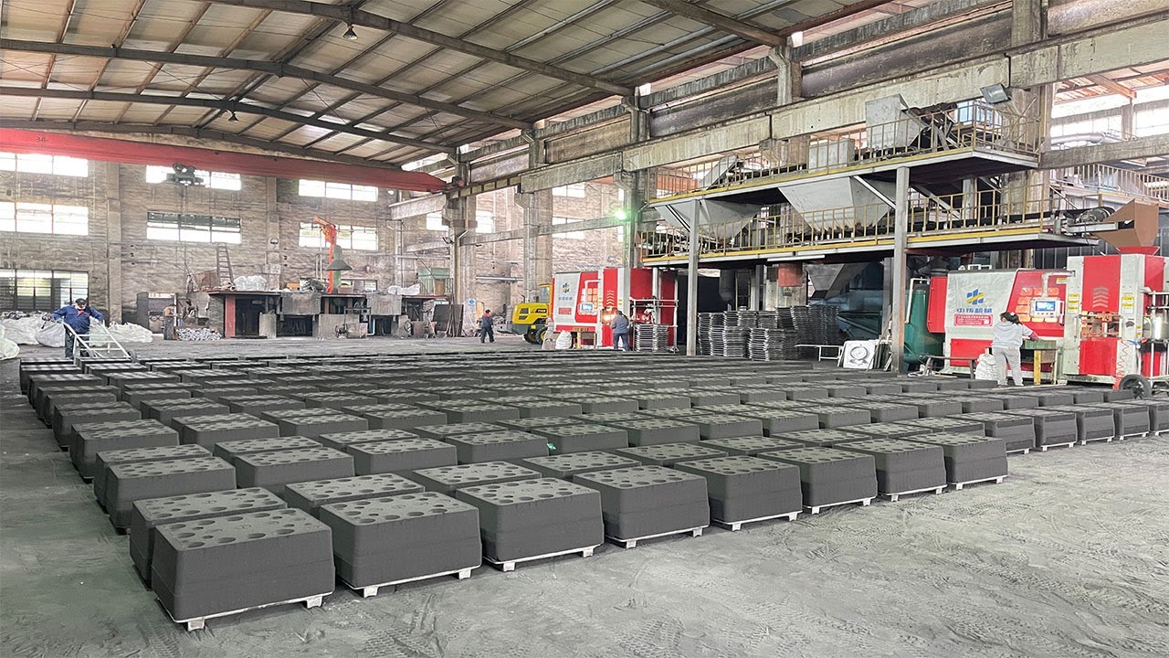 Fully automatic horizontal green sand molding machine in the foundry ...