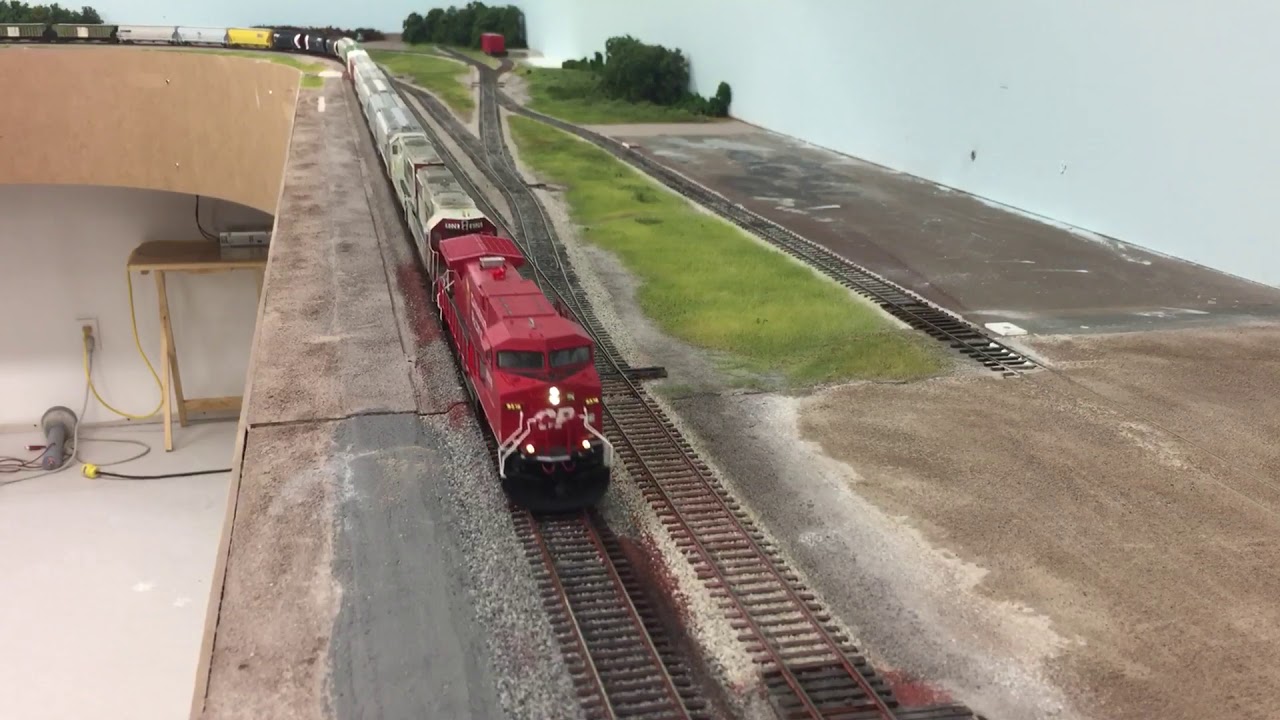 Modern HO layout - YouTube