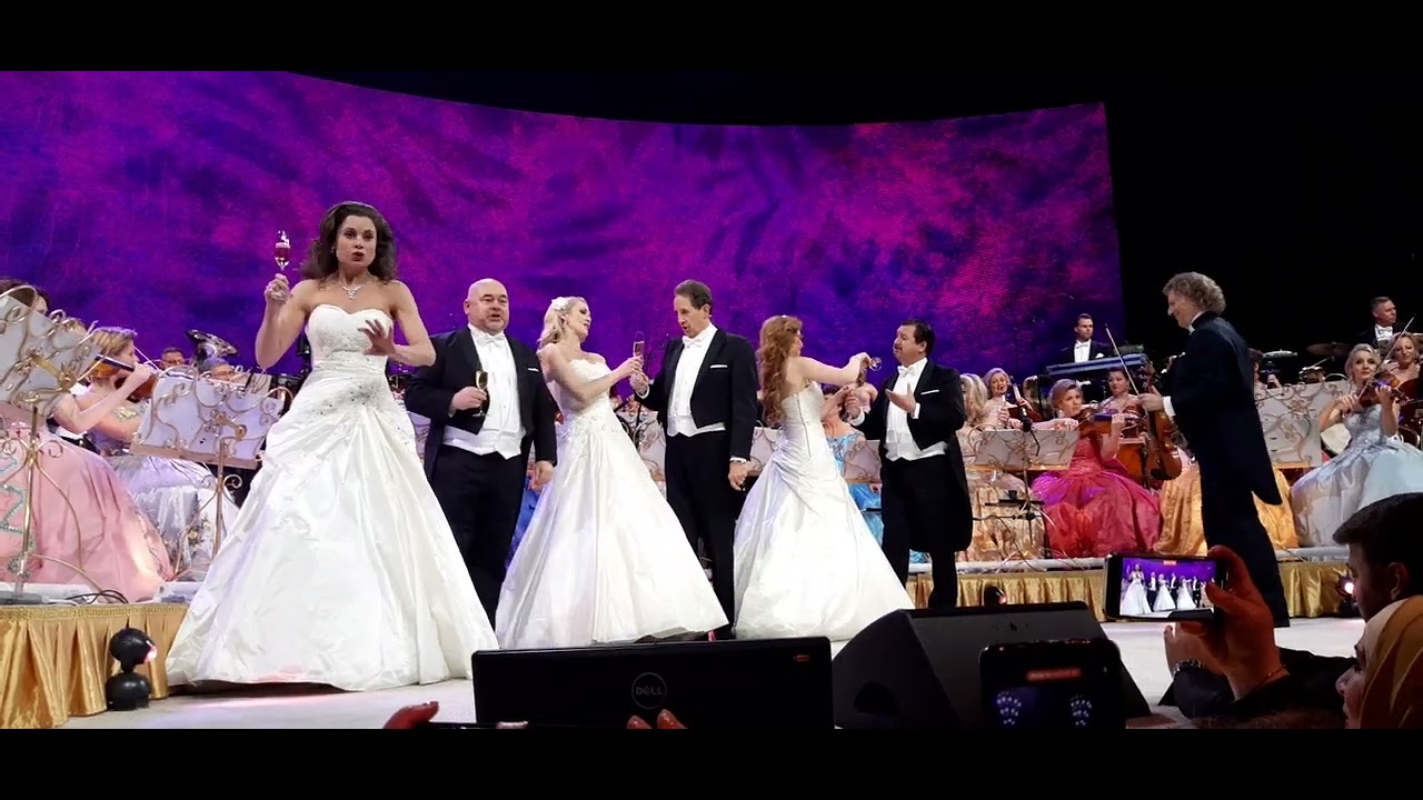 André Rieu in Berlin 2023 - Video 8 - Libiamo - YouTube