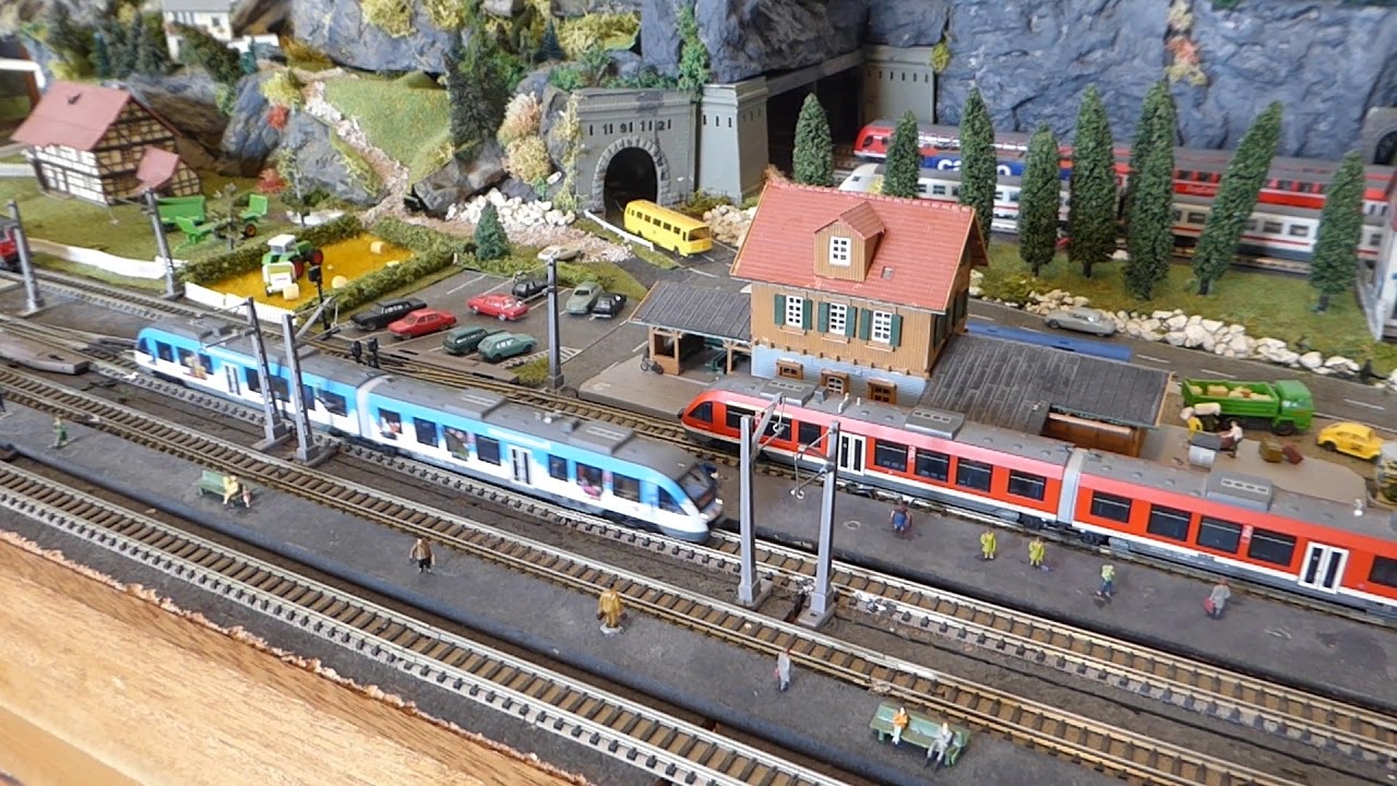 Minitrix 16482 N Gauge DCC Lint Railcar in Ski Livery on St Johann ...