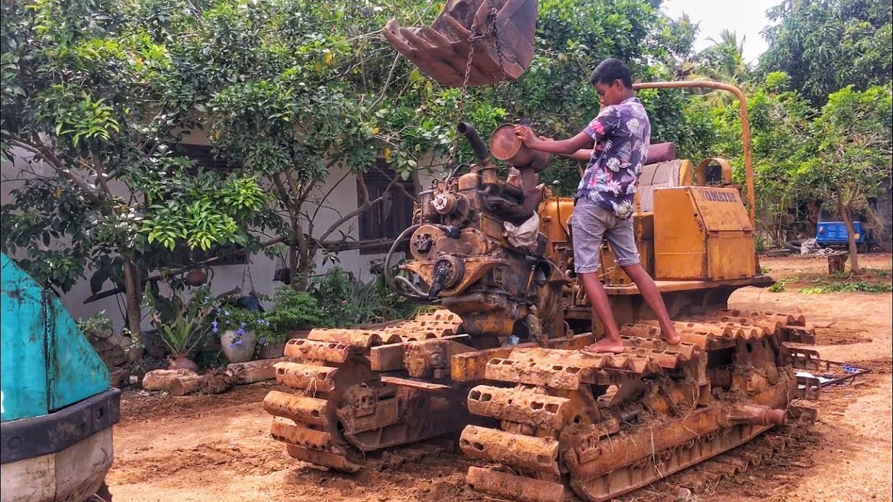 Komatsu D30 Dozer Engine Replacing After Repair Using a Kobelco ...