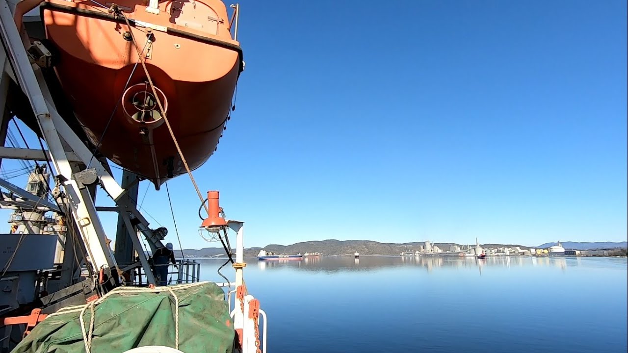 Simulation launching of totally enclosed Life boats - YouTube
