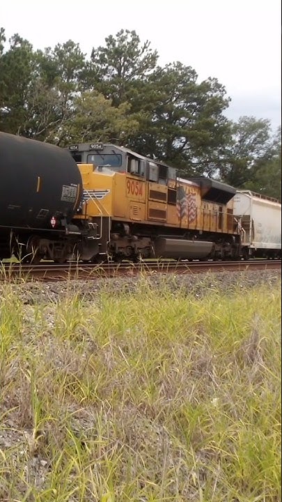 UP #9054 pushes as Mid DPU on this very slow UP EB manifest!!! - YouTube