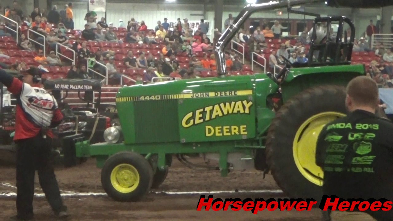 Smokey Mtn Shootout Pro Farm Tractor Pull 2017 - YouTube