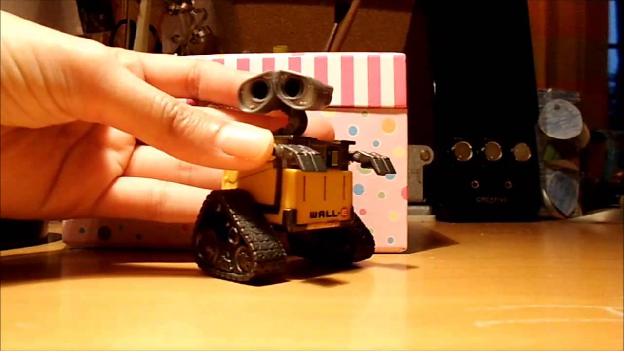 Wall-E toy video - YouTube