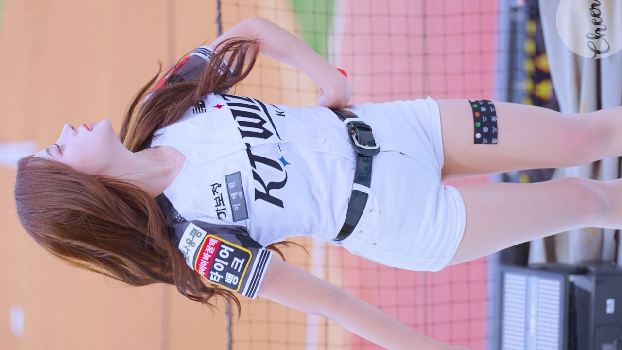 [4K] 이쁜거봐..ㄷㄷ 이예빈 치어리더 직캠 Lee Yebin cheerleader KT위즈 250617 - YouTube