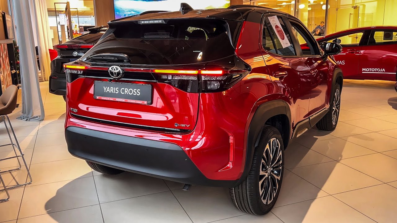 TOYOTA YARIS CROSS 2025 - INTERIOR AND EXTERIOR WALKAROUND 4K - YouTube