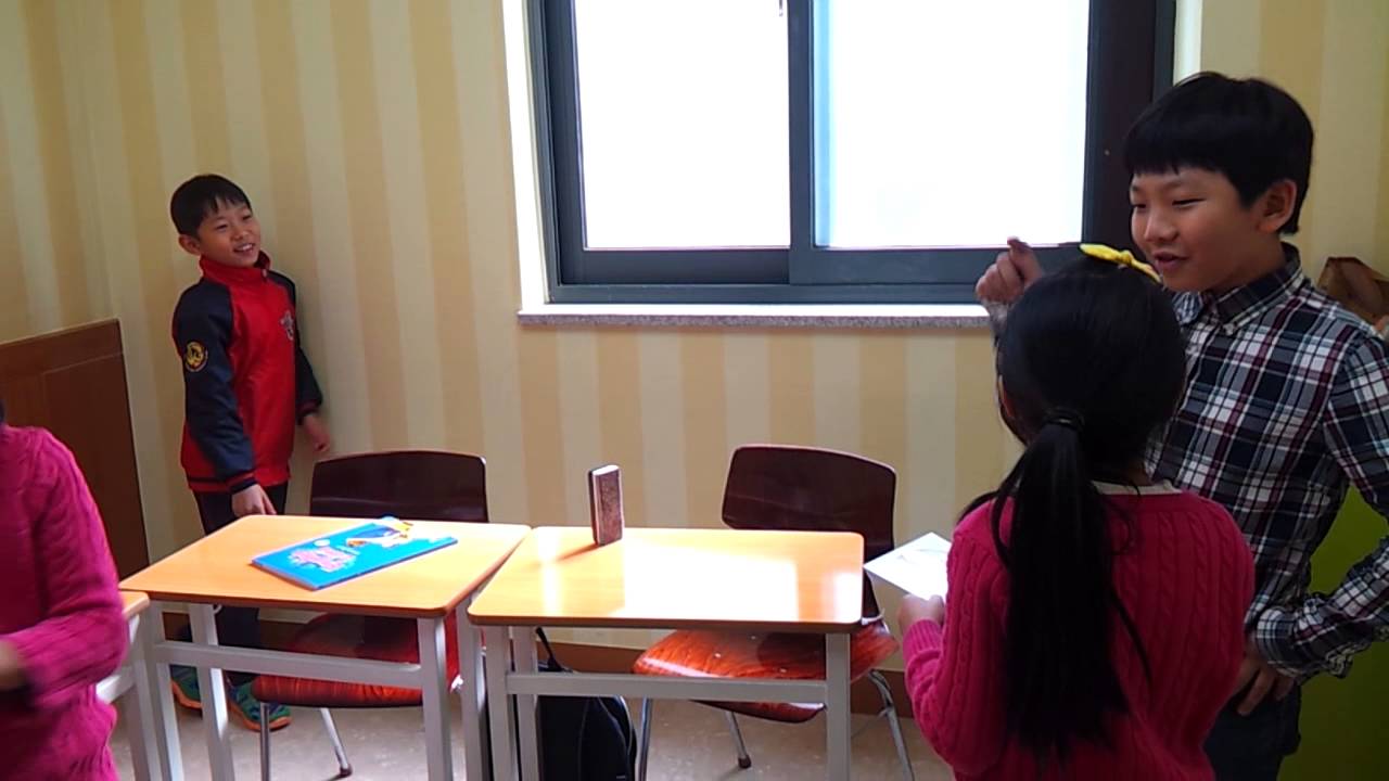 Korean having a role play in English Class.. - YouTube