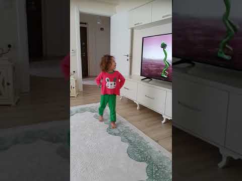 Alya'nın uzaylı dansı😂😂😂