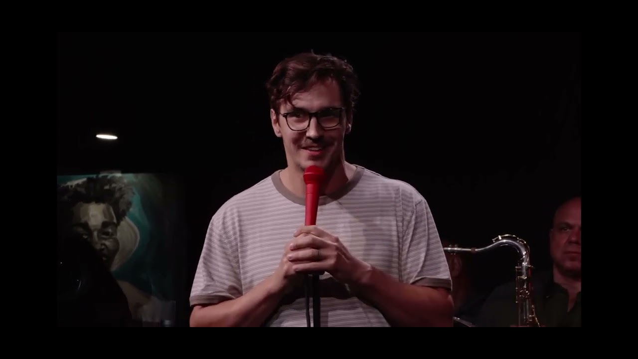 Kill tony „Chase bombed“ - YouTube