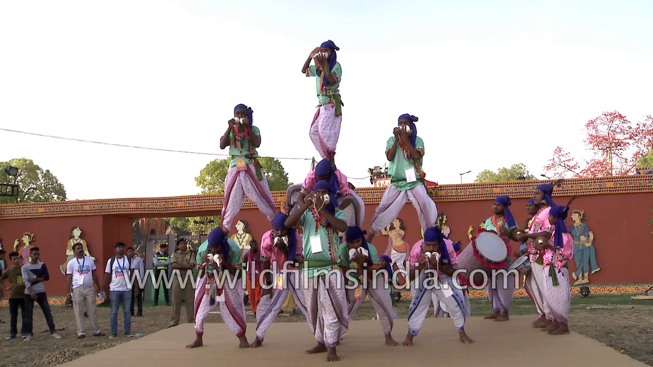 Blowing conch shells and dancing: Tribals from Odisha, India - YouTube
