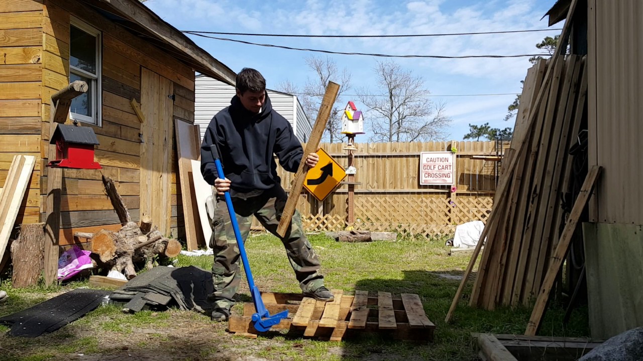 Best tool for Disassembling Pallets - YouTube