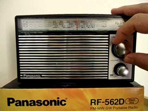 Rádio Panasonic RF-562D em AM - YouTube