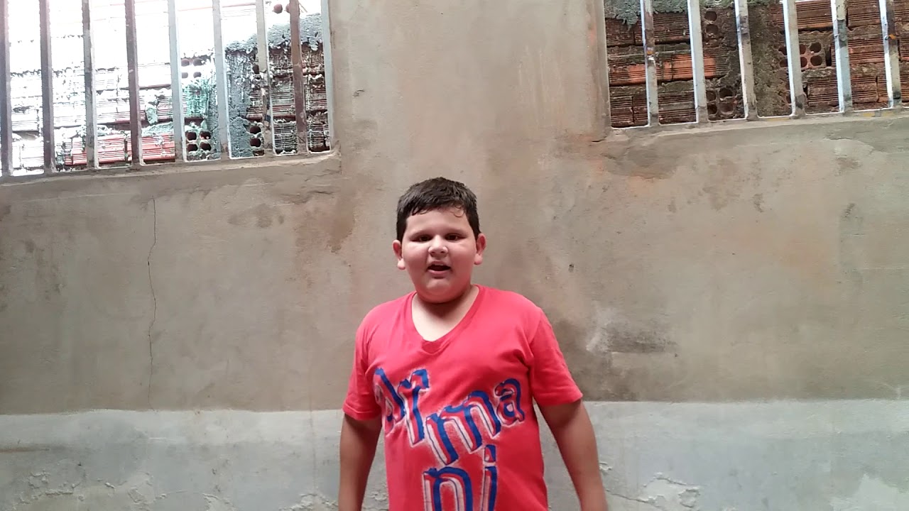 DESAFIO DA GARRAFA COM MEU PRIMO PRIMEIRO VIDEO - YouTube