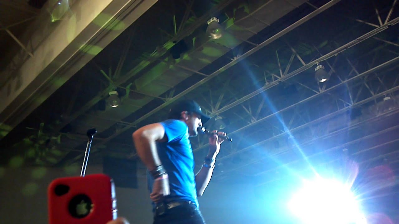 LUKE BRYAN SHAKE IT WITH A GUEST - YouTube