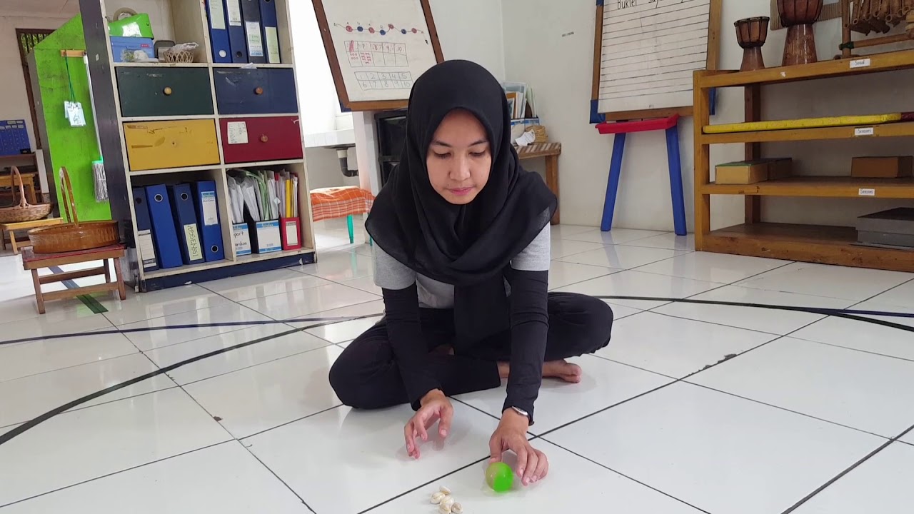 Bermain Bola Bekel - YouTube