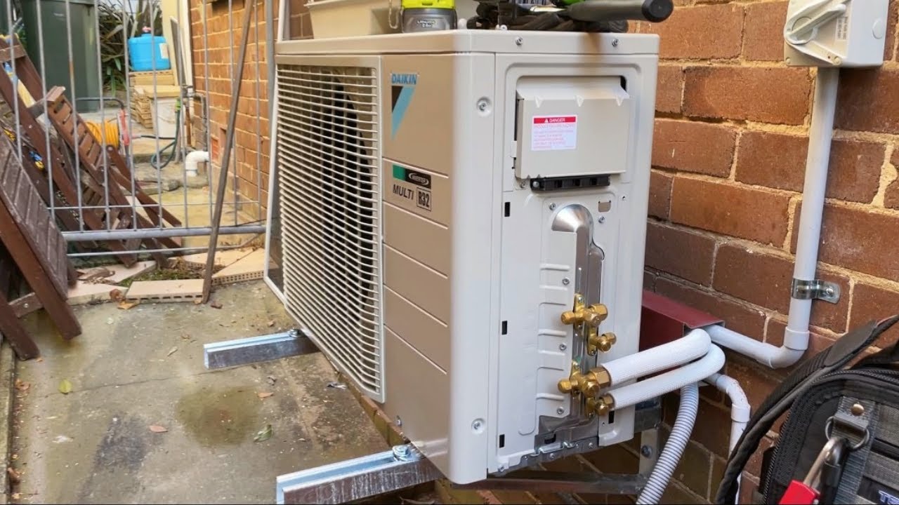 Installing an R32 Daikin Multi Lite Ductless Mini Split Air Conditioner ...