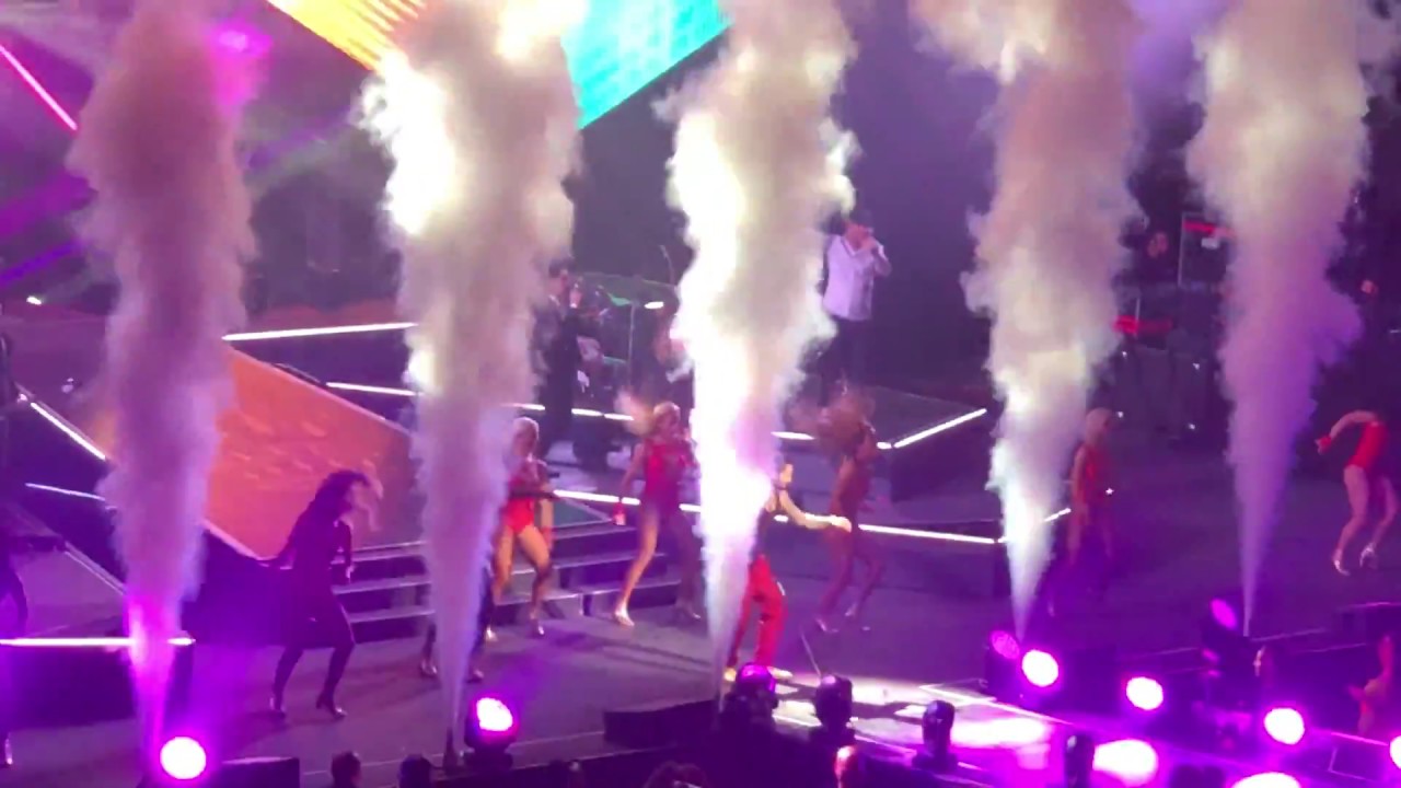 Maluma - Carnaval en vivo - YouTube