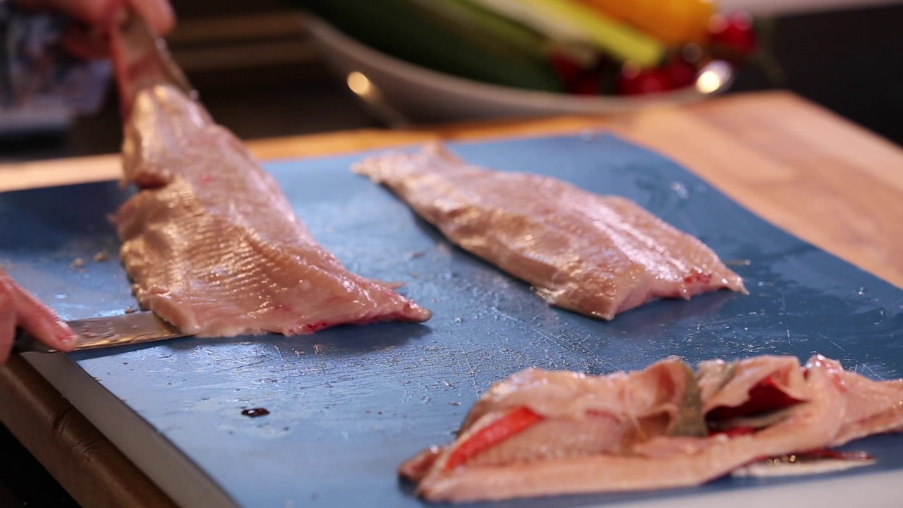 Rundfisch filetieren - YouTube