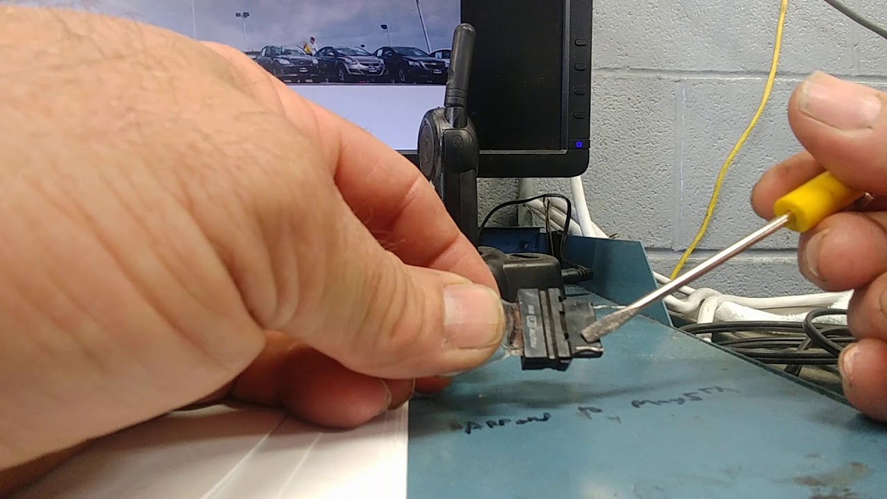 Making A 12 Volt Test Light Using A 3156 Bulb YouTube