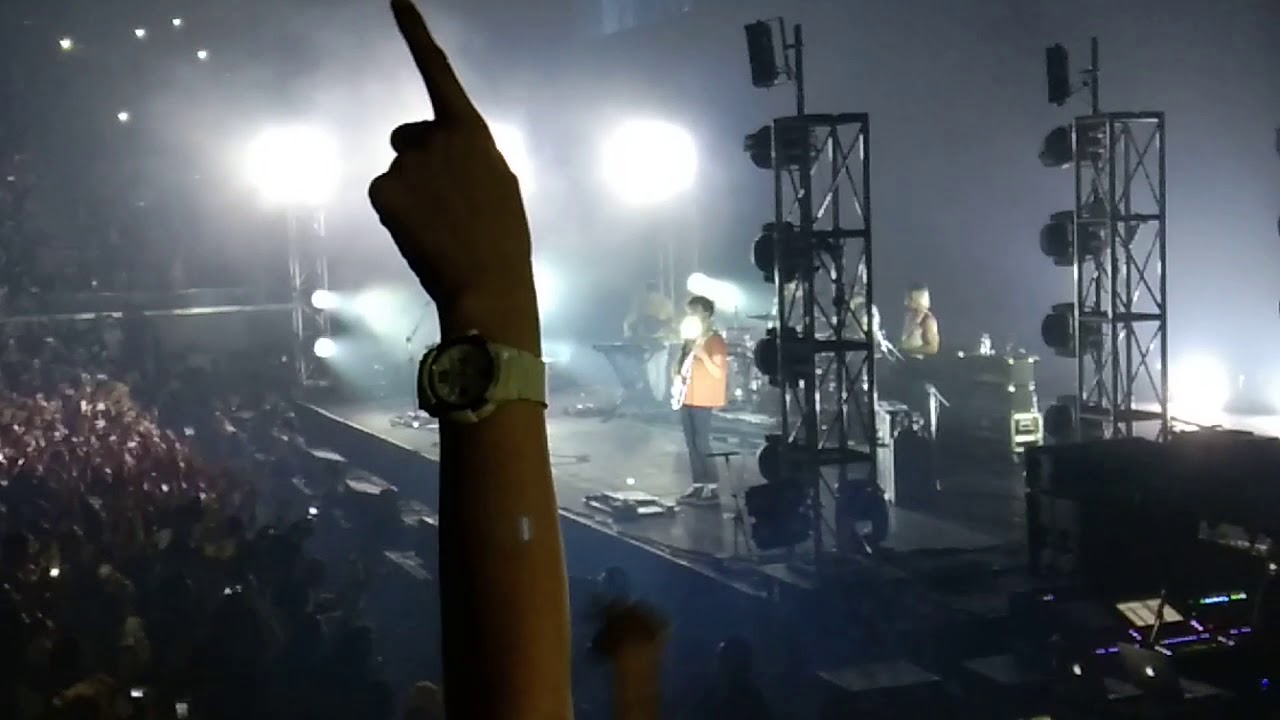 Paramore Live in Manila 2018 - Ignorance - YouTube