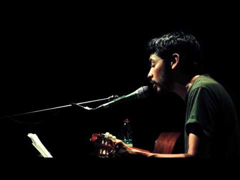 Apoyada en su rincón - Cristóbal Briceño Aburto [21/12/16 Bar El Clan]