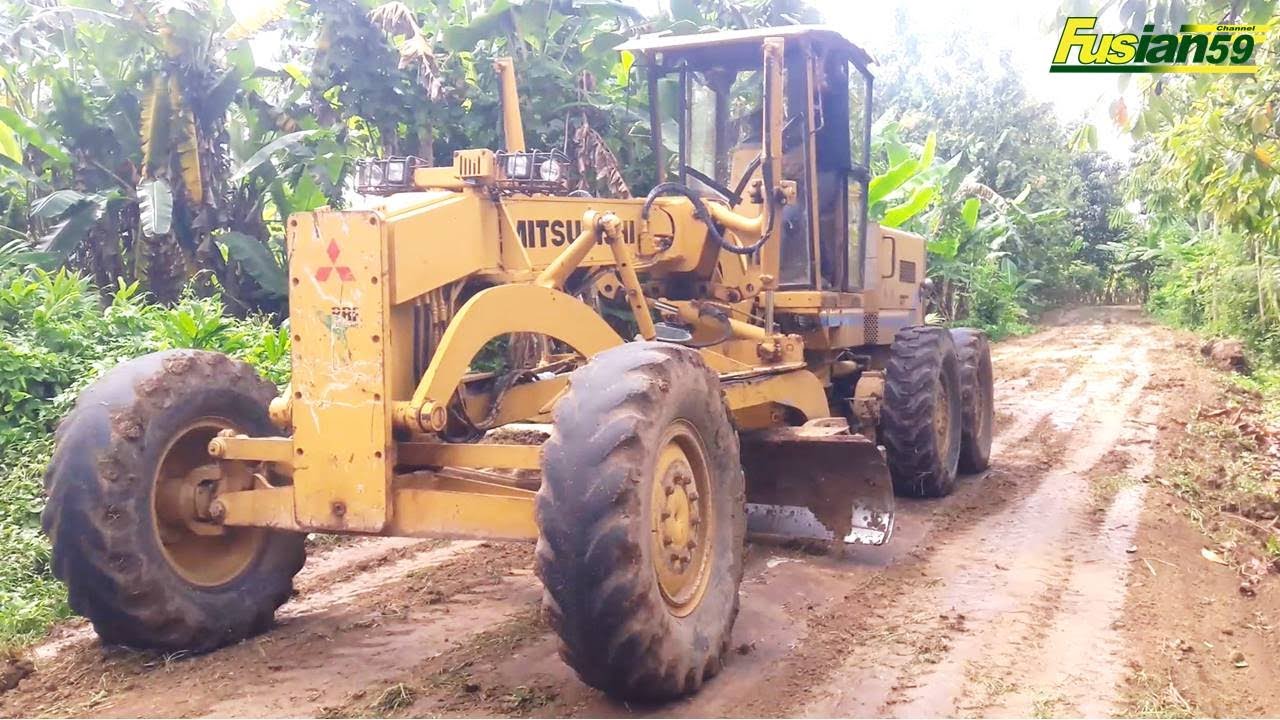 Mitsubishi MG330 Motor Grader Is Doing Road Preparation Work - YouTube