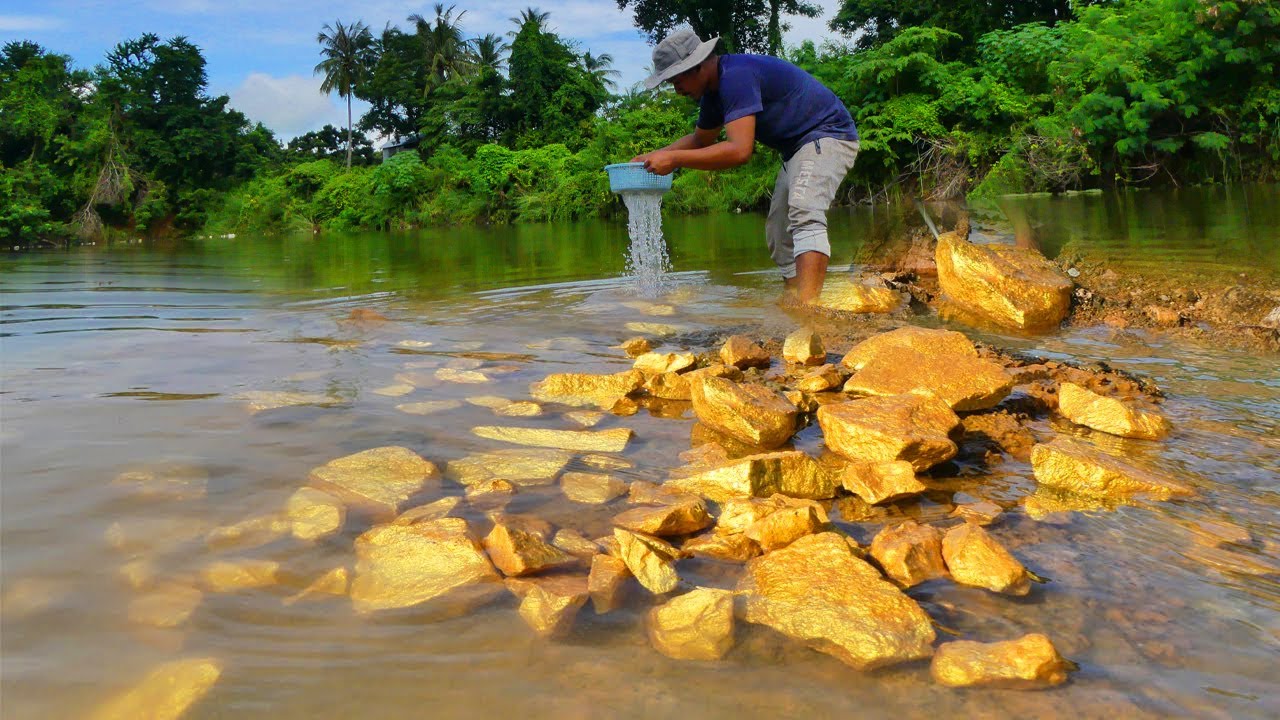 Incredible! Gold Treasure Found on the Riverfront - Golden River Under ...