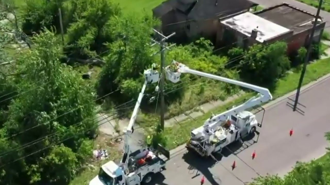 Tracking DTE Energy power outages in SE Michigan - YouTube