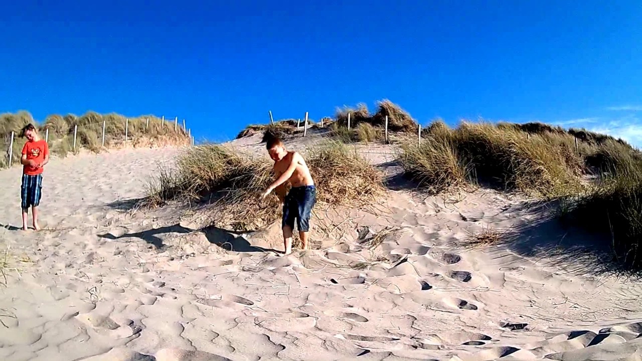 BEACH TRICKS|FUN BOYS - YouTube