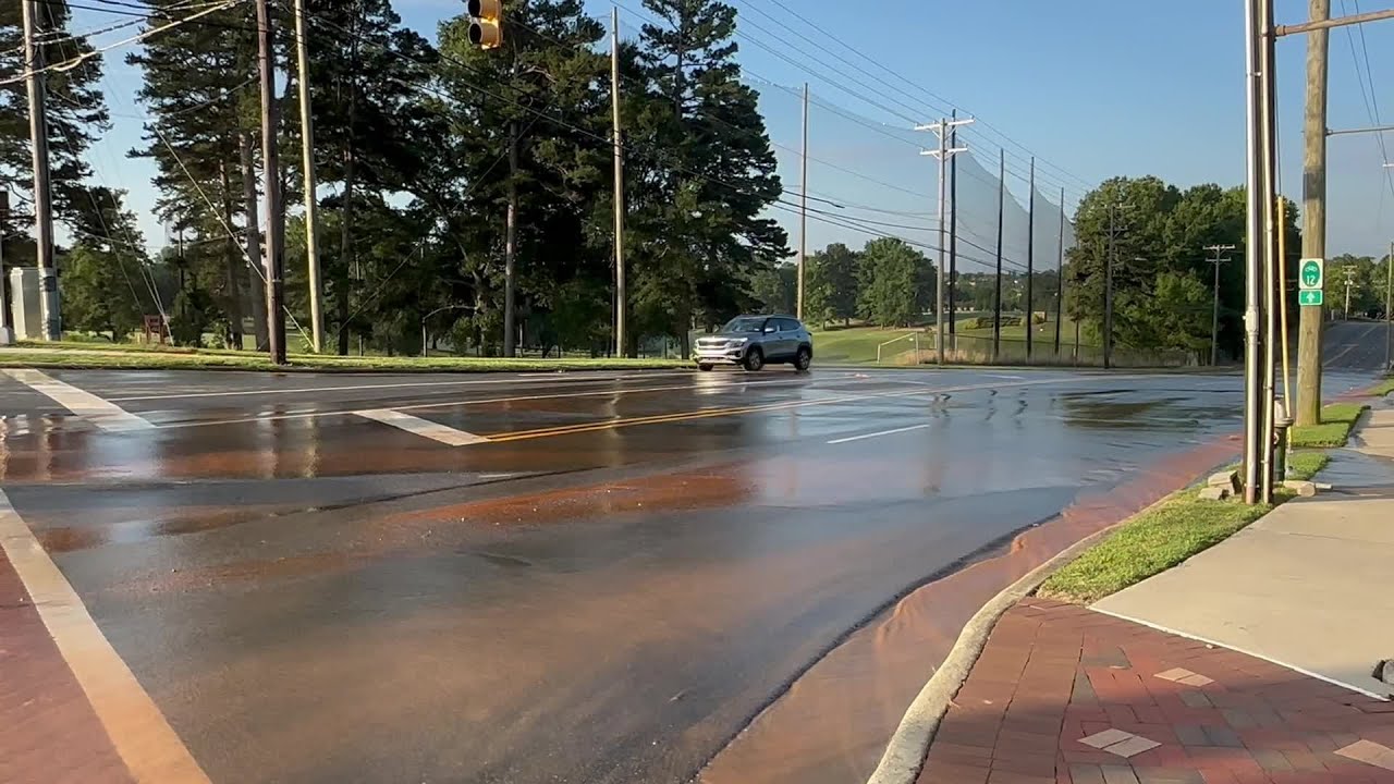 Water main breaks at Florida Street/MLK Jr Drive intersection - YouTube