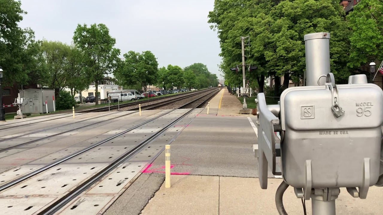 Outbound Metra 113 Express Passing Riverside IL - YouTube