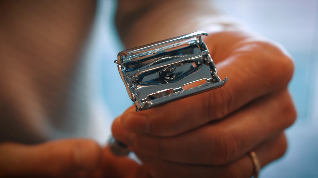 HOW TO - BUTTERFLY RAZOR - YouTube