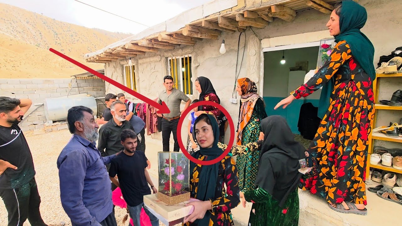 Rural traditions . Fatima and her cousin propose to the Peren family ...