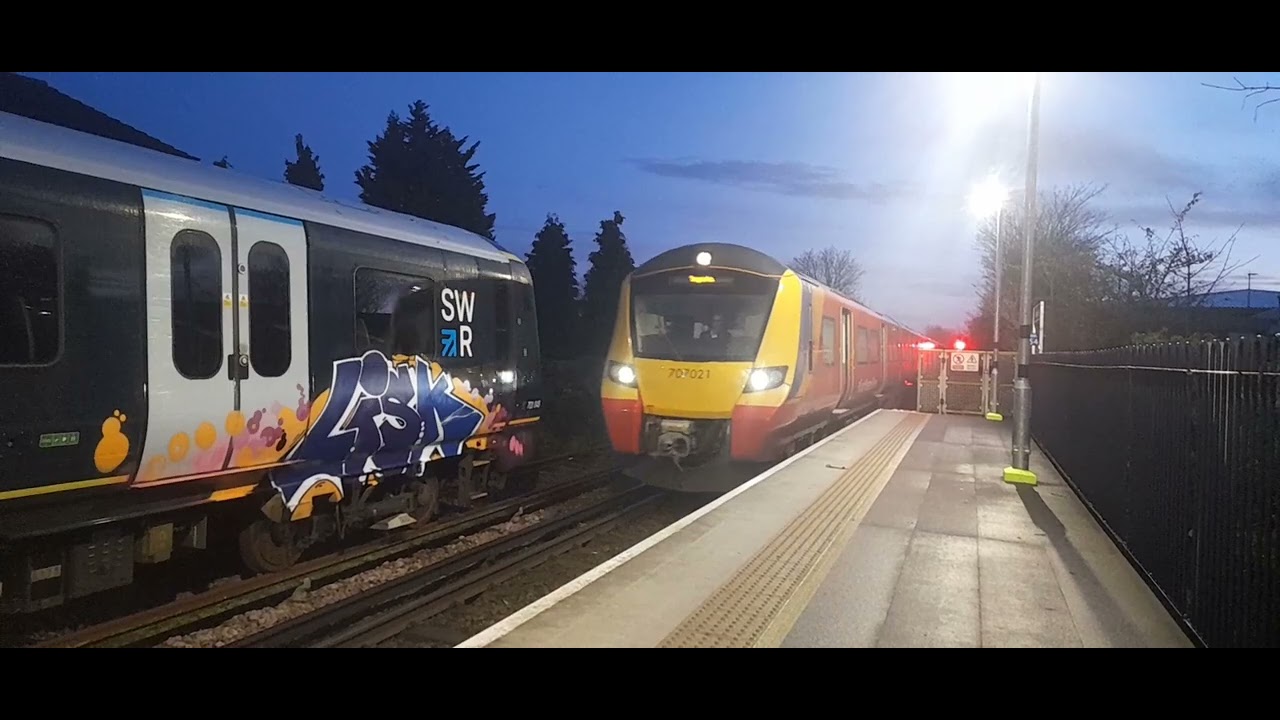 SWR Class 707 departing Shepperton- 9/1/2023 - YouTube