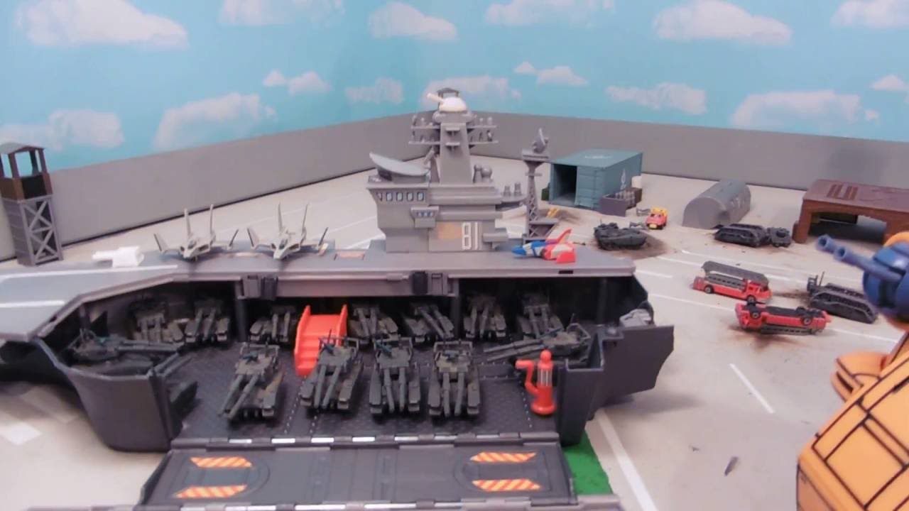 Type 61 tank Transport ship Gundam Review! - YouTube