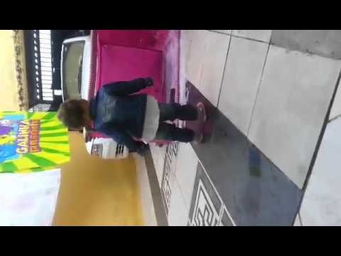 Isadora dançando reggae
