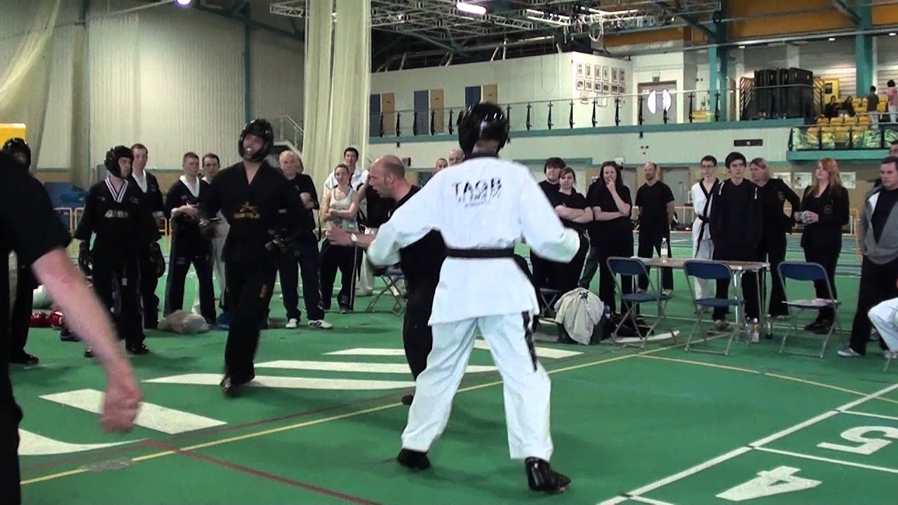 The Head Hunters vs Two Guys And A Ginger - YouTube
