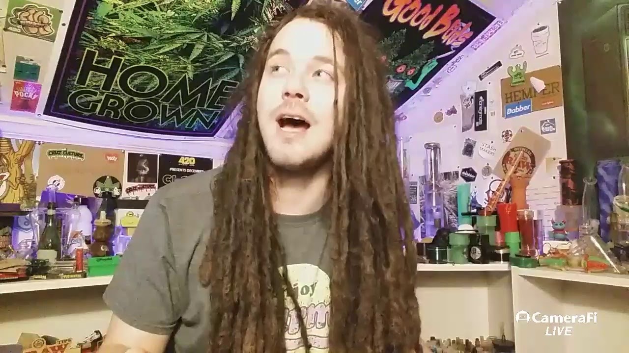 ROLLING & SMOKING A FAT BLUNT LIVE - YouTube
