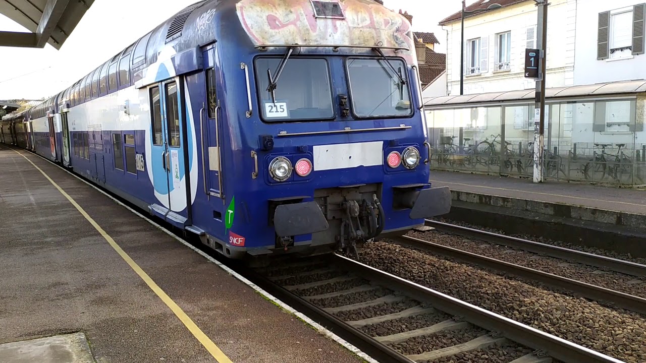 Départ d'un Transilien VB2N en gare de Vernon-Giverny - YouTube
