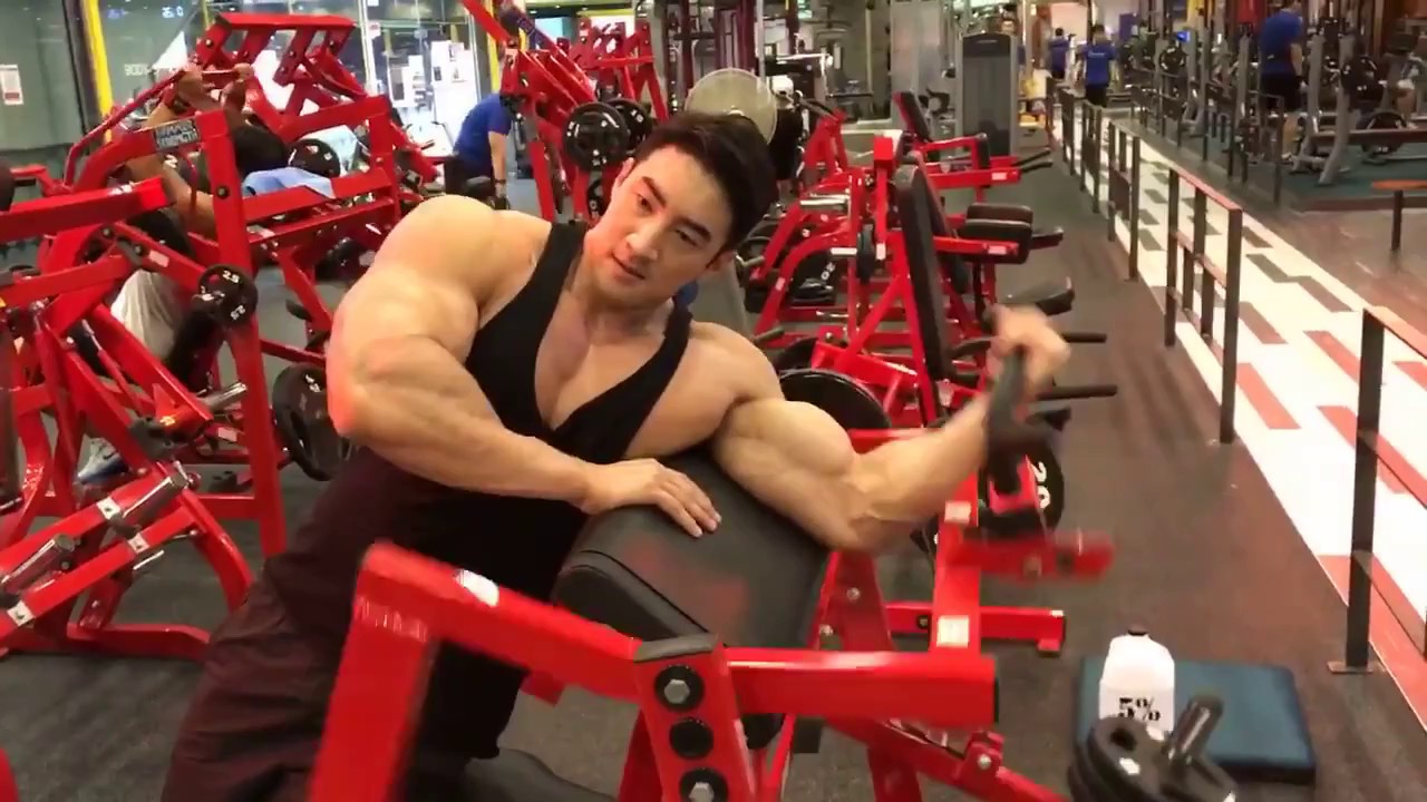 Chul Soon training biceps live. - YouTube
