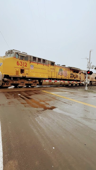 UP 8253 And UP 6312 DPUs At The Back Of UP ZLCTM - YouTube