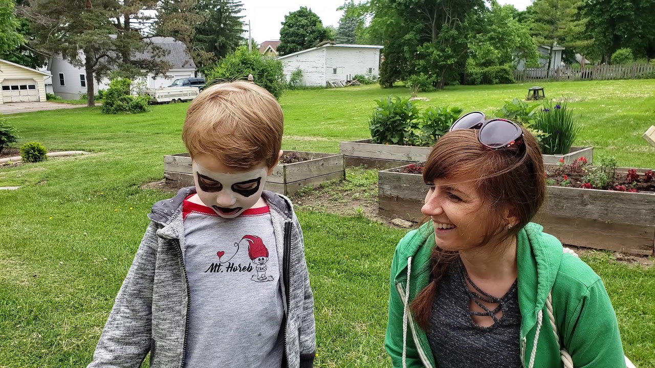 Zombie kid likes turtles - YouTube