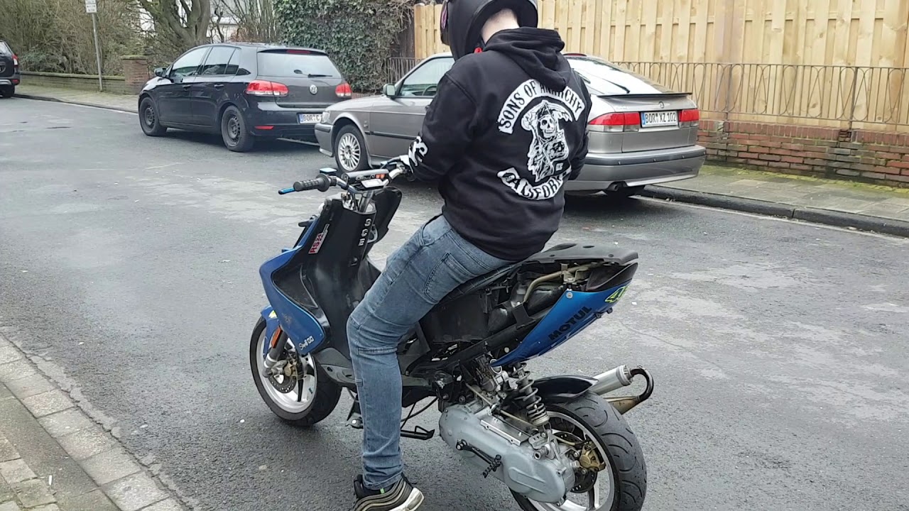 Yamaha Aerox MHR Racing (Team 1) Blue46DevilRox | ScooterCrewEpe - YouTube